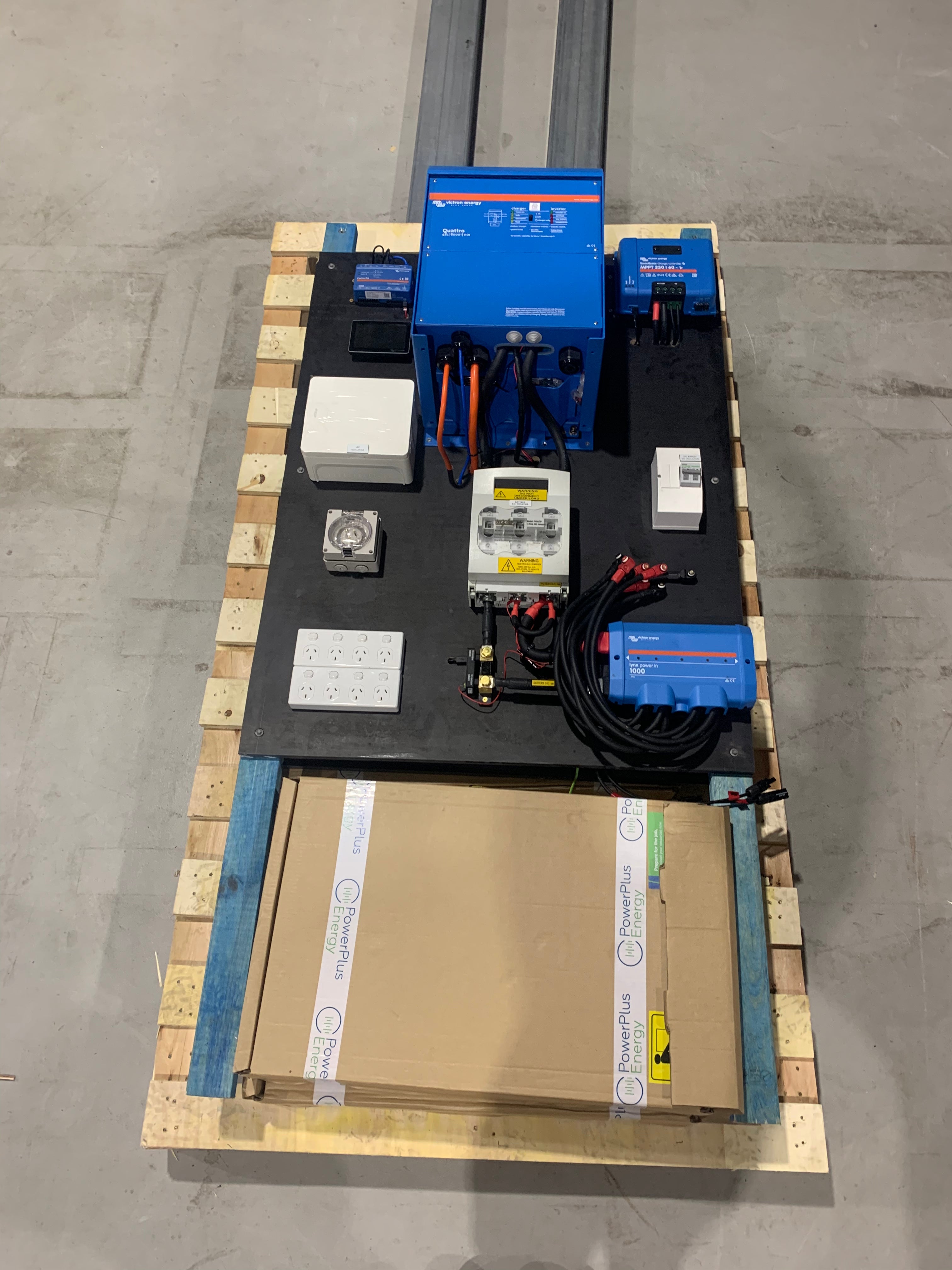 Premium Off-Grid System | "Family Freedom" | 8kVA Quattro | 14kWH Batt ...